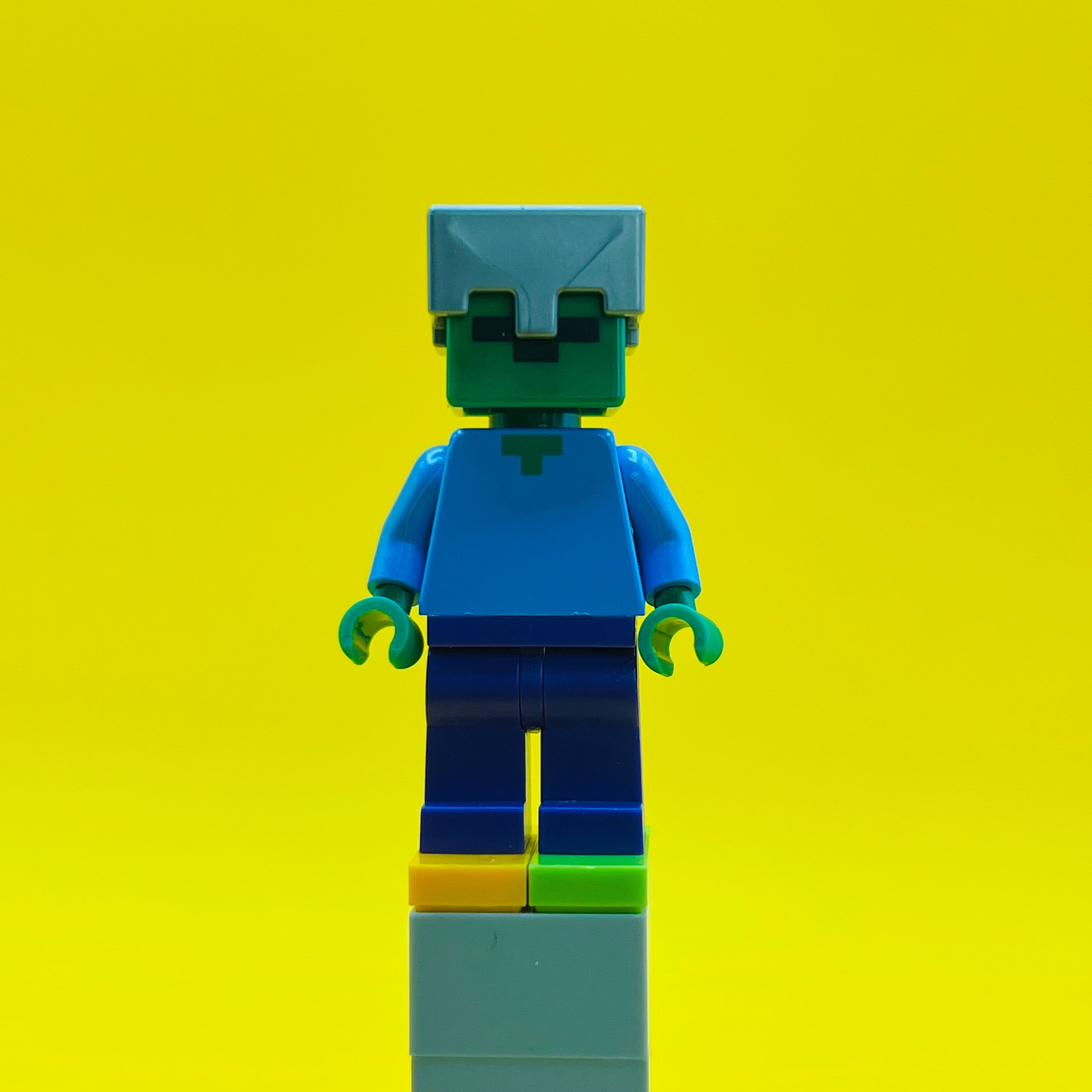 LEGO Minecraft Minifigure Zombie - Dark Purple Legs, Flat Silver Helme ...