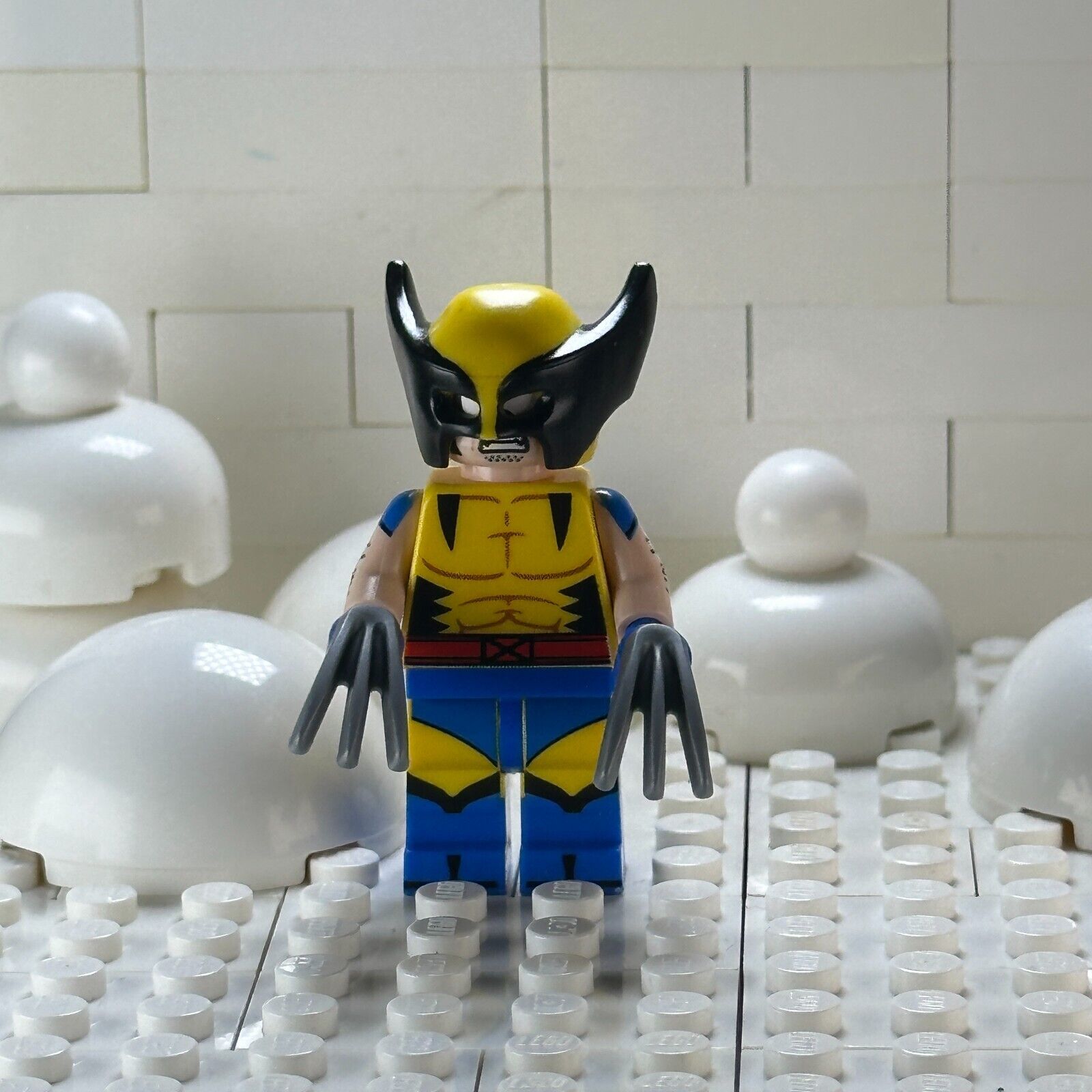 LEGO Marvel Super Heroes Minifigure Wolverine - Yellow and Black Mask ...