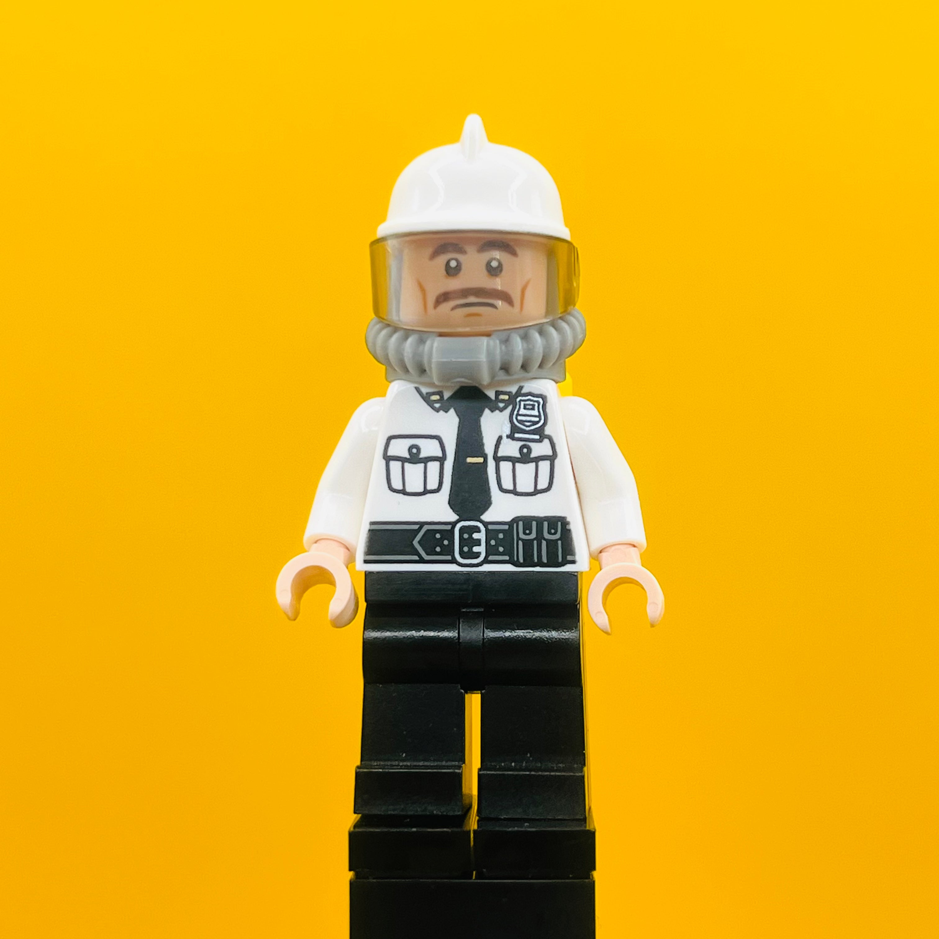 The LEGO Batman Movie Minifigure Security Guard, Fire Helmet sh0320 ...